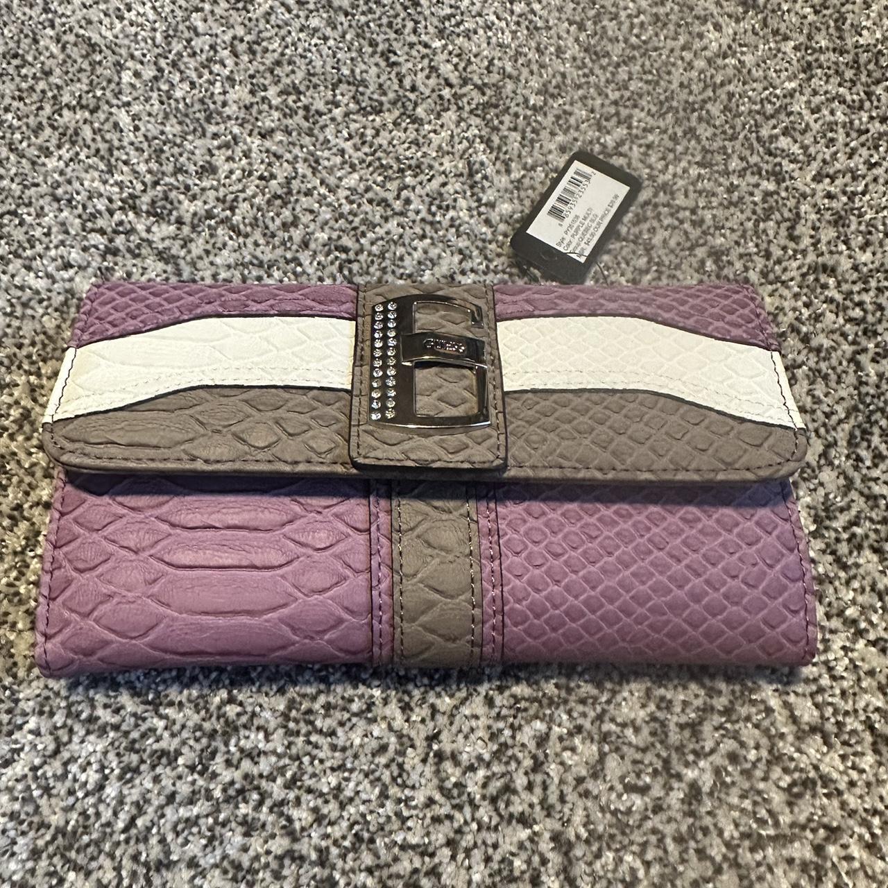 Guess wallet, brand new condition, nothing wrong w it! - Depop