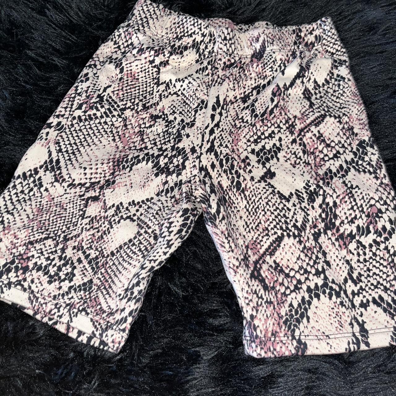 Snake shorts - Depop