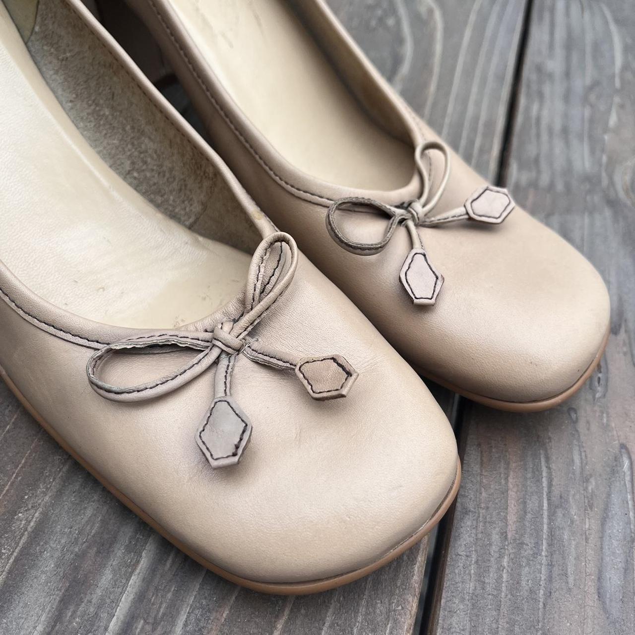 Maison Margiela Women's Cream Courts | Depop