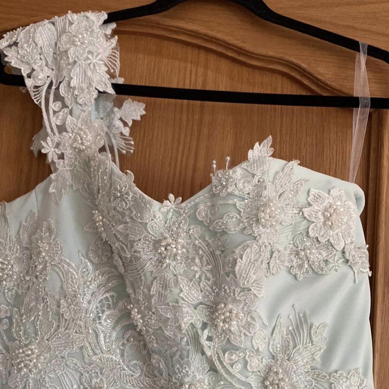 Mark melia bespoke dress and fascinator worn once... - Depop