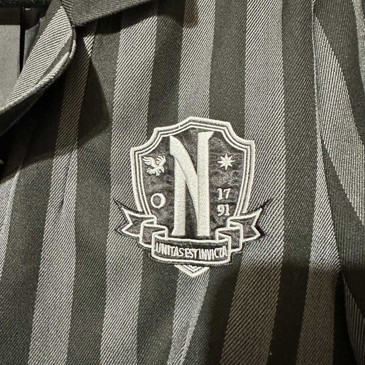 Hot Topic Women's Black and Grey Coat | Depop