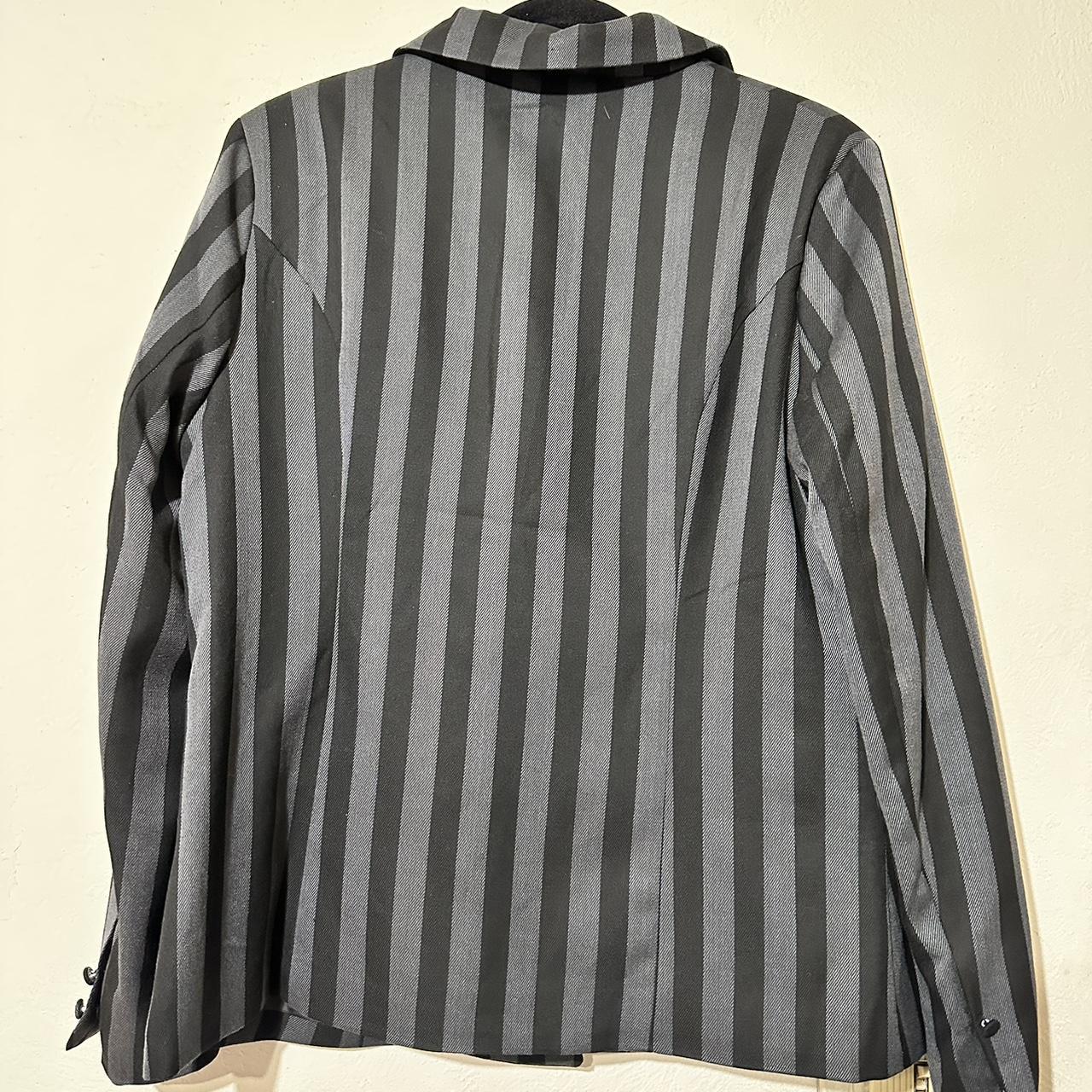 Hot Topic Women's Black and Grey Coat | Depop