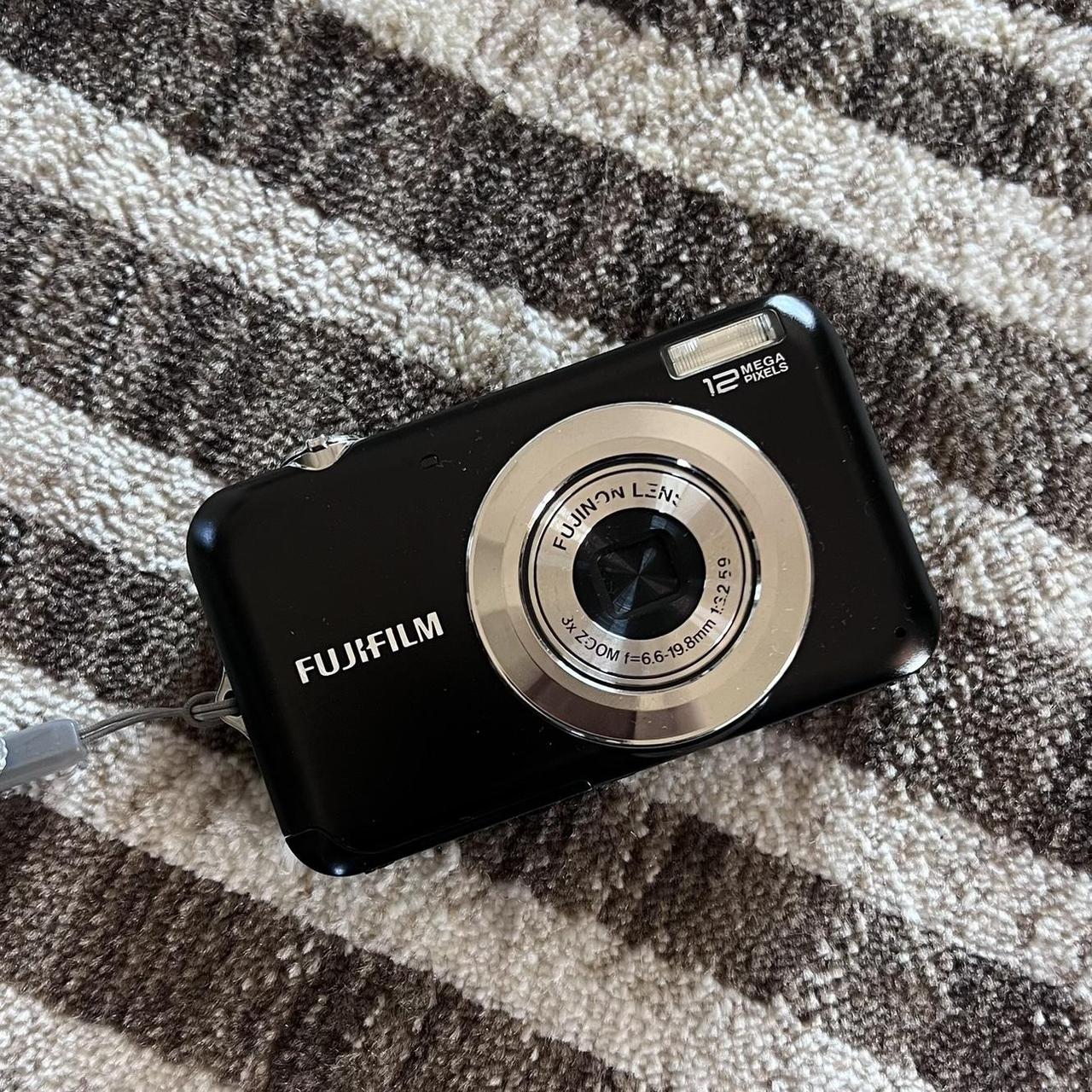 Fujifilm Finepix Digi Cam 12MP and 7x zoom... - Depop