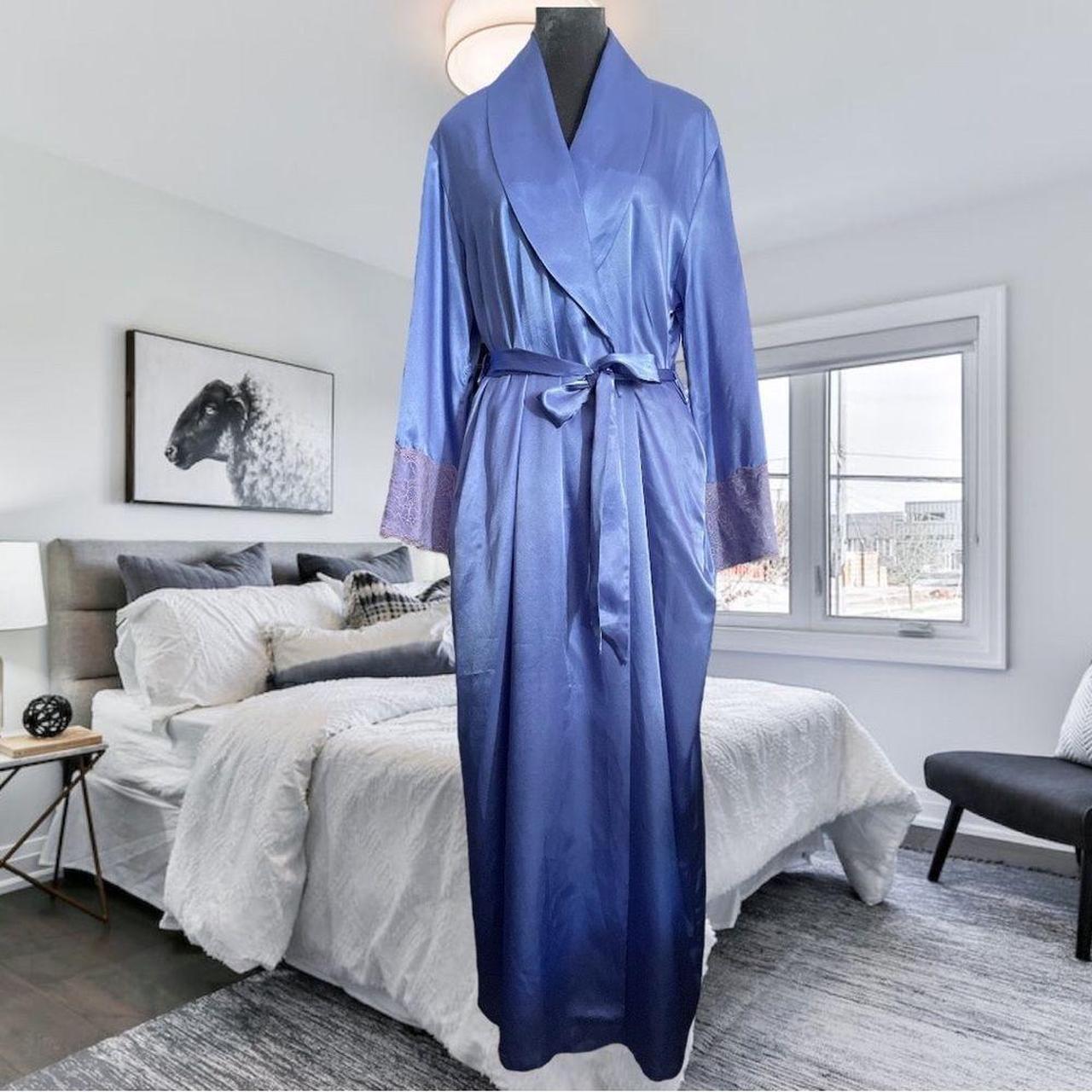 Jones New York silky full length robe with pockets... - Depop