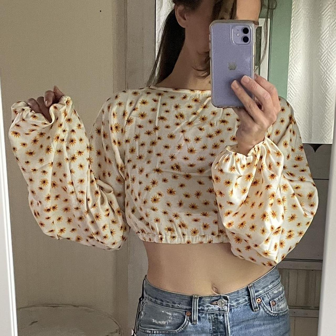 We Wore What 🌼Ditsy Daisies🌼 Billow Sleeve Top NWT... - Depop