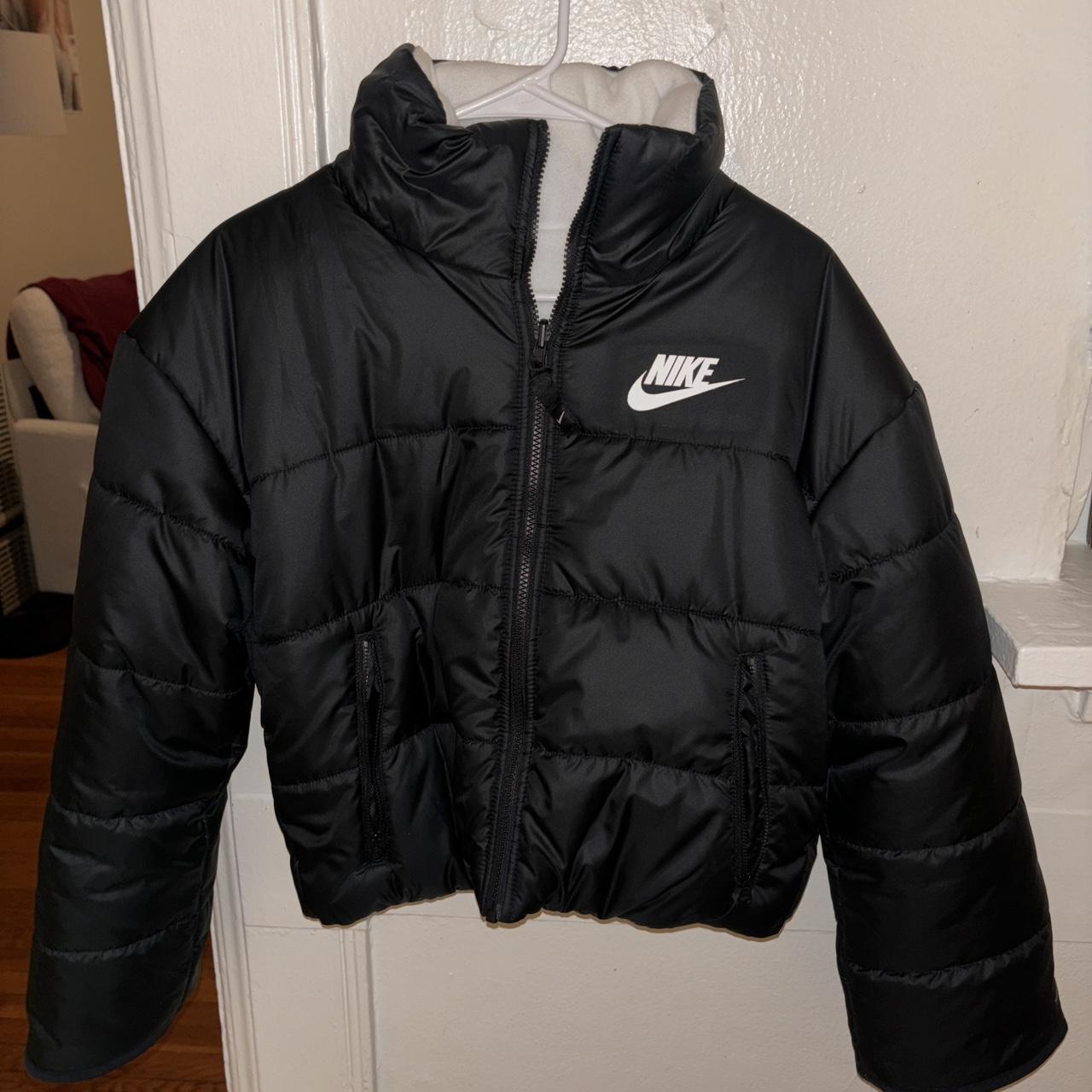 reversible nike puffer cropped fit - Depop