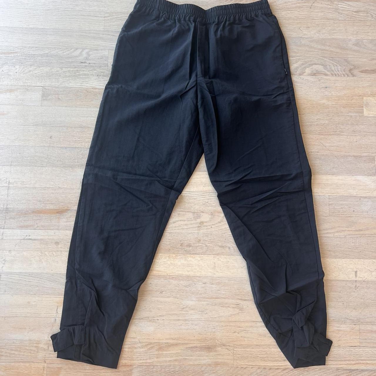 Black hidden pants - Depop