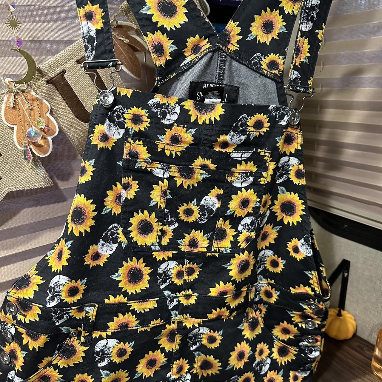 Skull 💀 and sunflower 🌻 overalls 🖤🖤🖤💛💛💛 Super cute!! - Depop