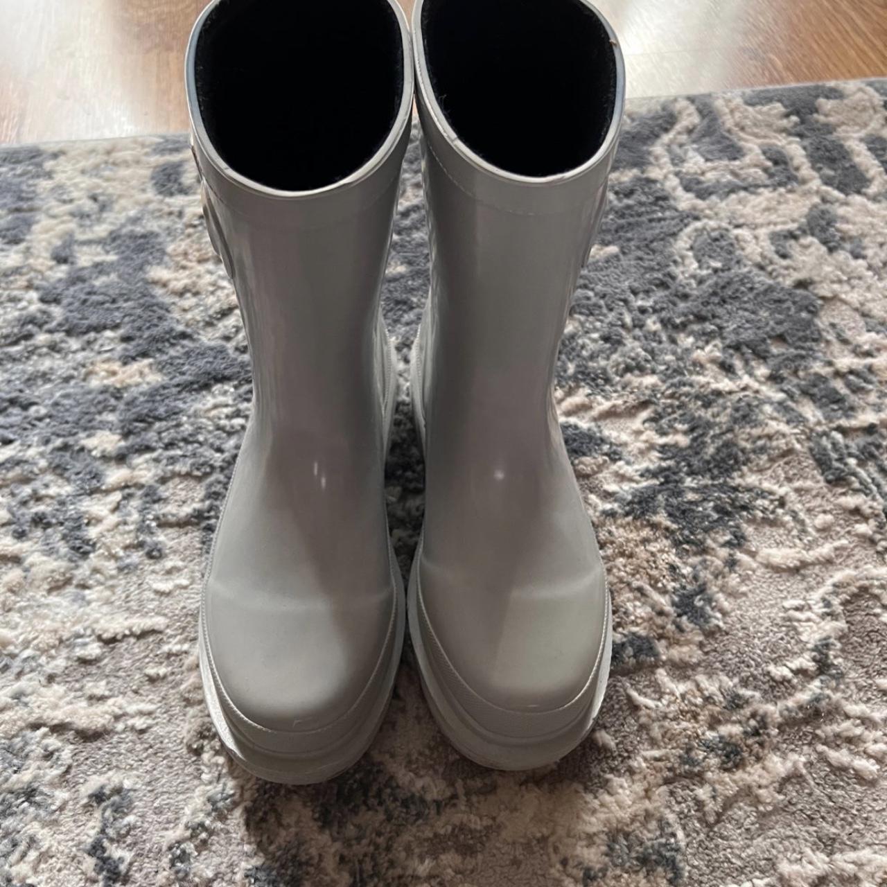 Chooka rain boots. Gray. Size 7. - Depop
