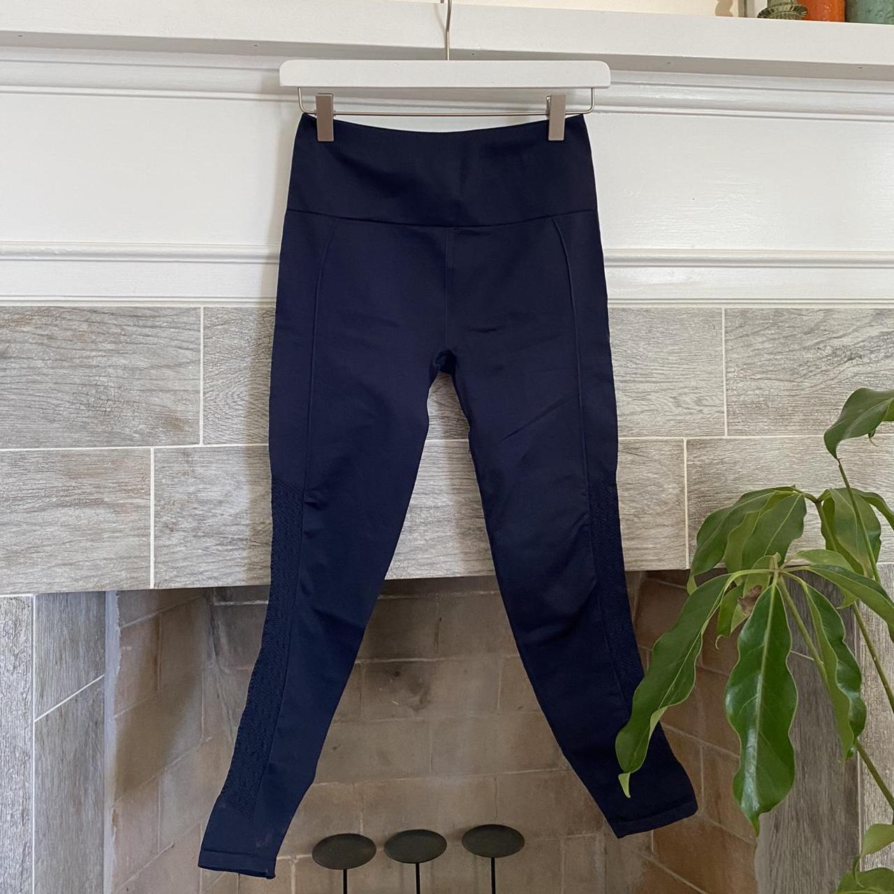 Fabletics Women's Navy Leggings | Depop