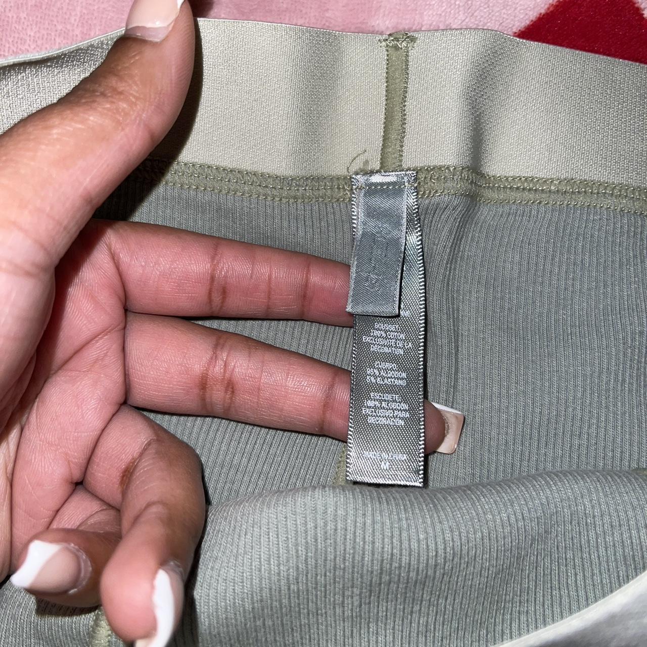 Skims Women's Green Leggings | Depop