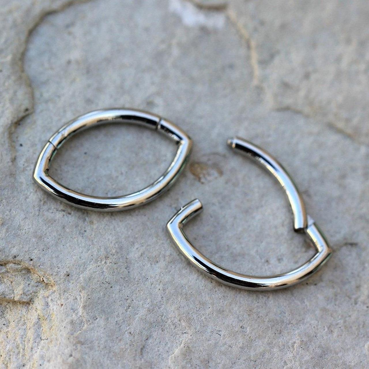 Seamless Hinged Clicker Ring in an Oval Shape •... - Depop