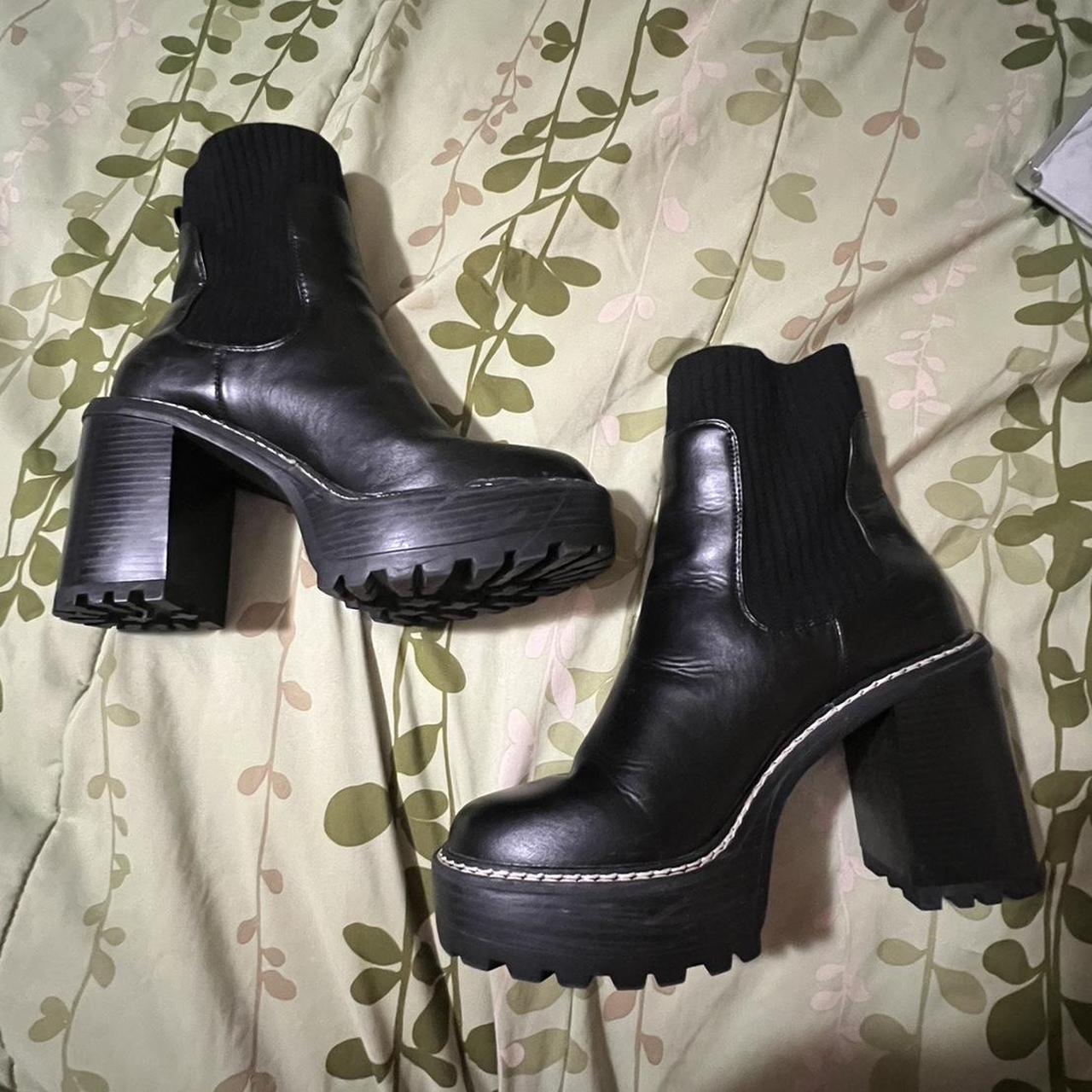 madden girl kaydin black chelsea boot! very comfy!!... - Depop