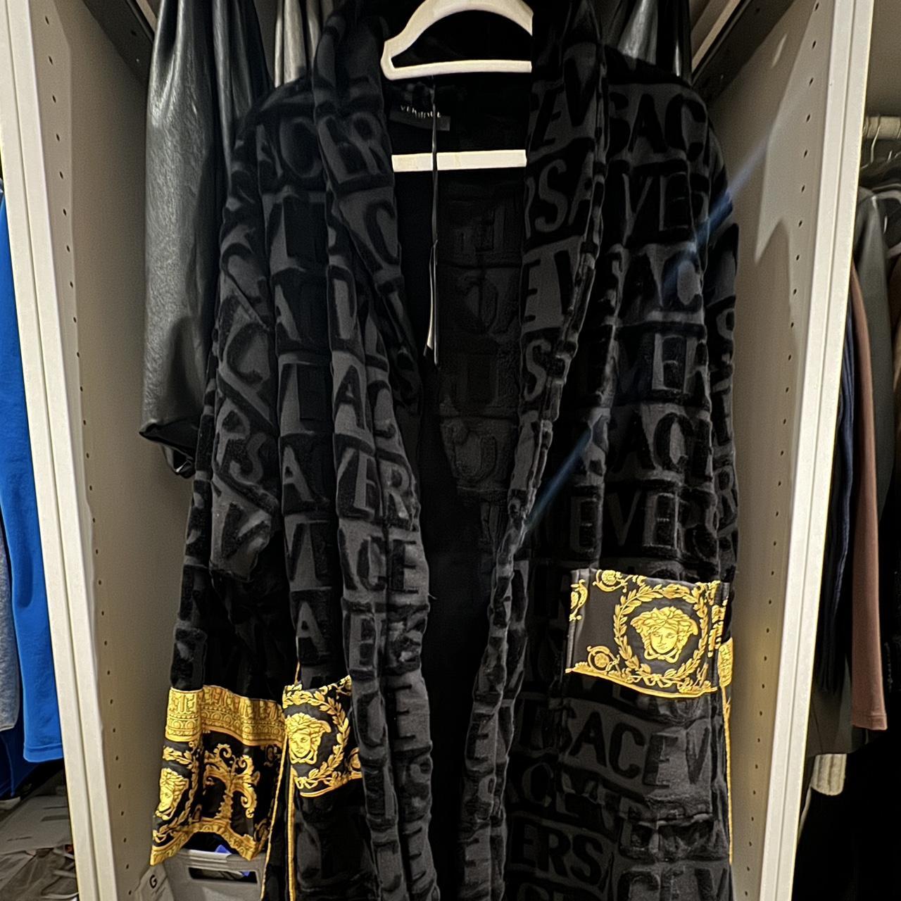 Versace robe size L NWT - Depop