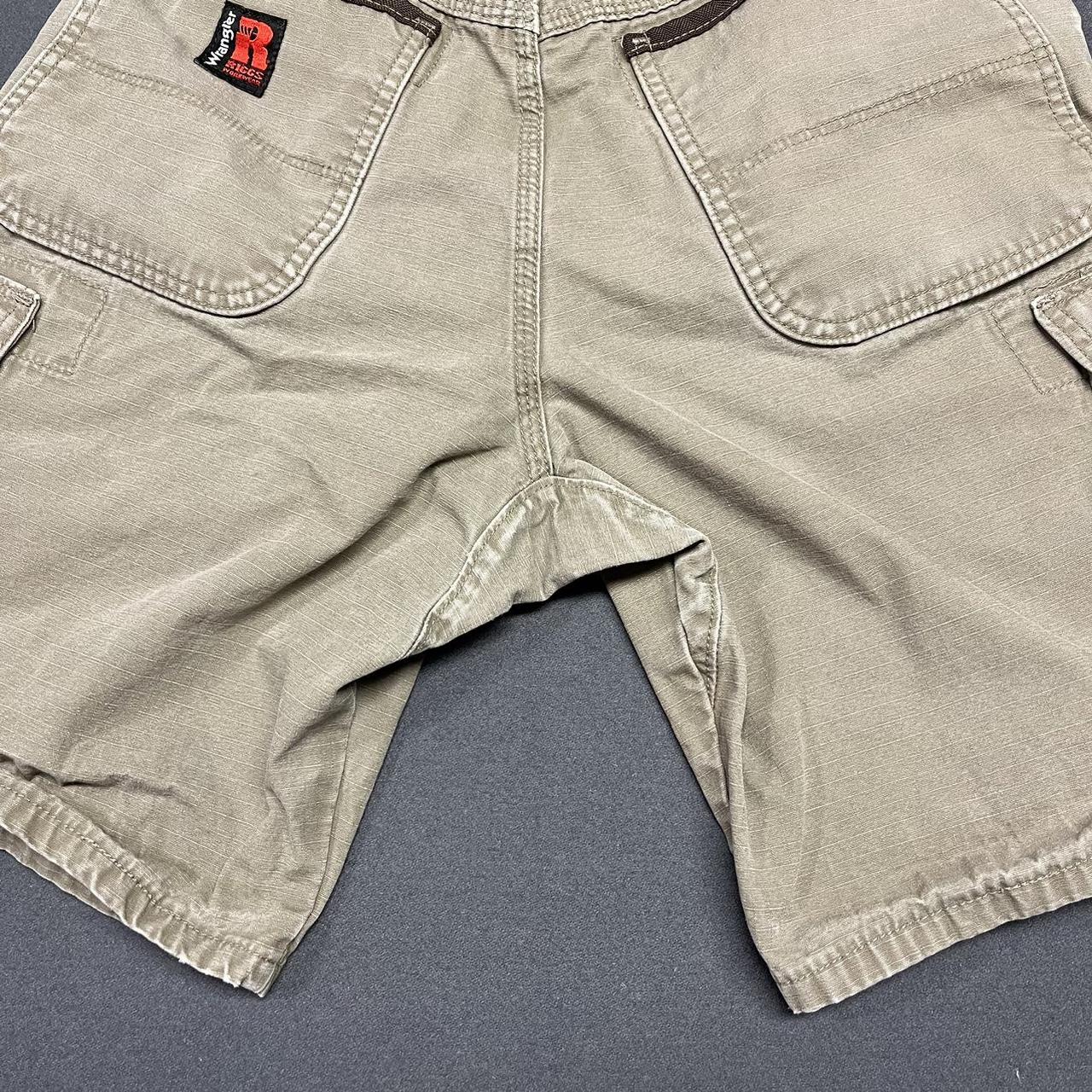 Wrangler Riggs Cargo Shorts No major flaws Nice... - Depop