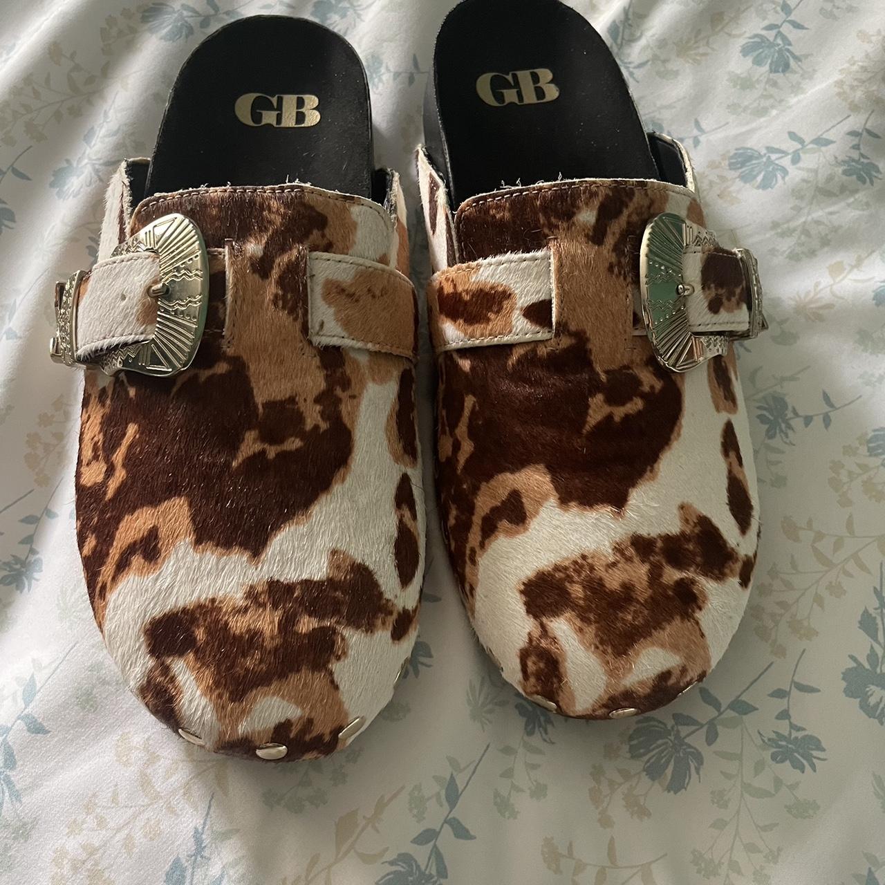 These nice Cow Hide clogs in a size 7 - Depop