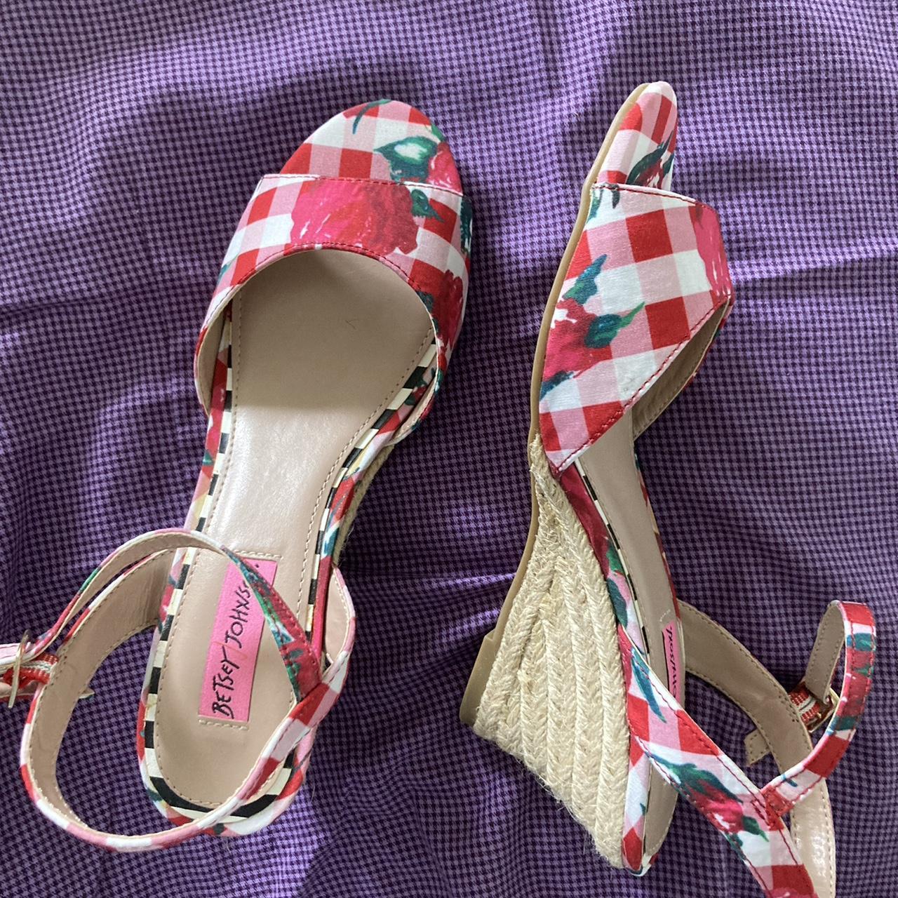 Size 7 cute sandals for summer by Betsy... - Depop