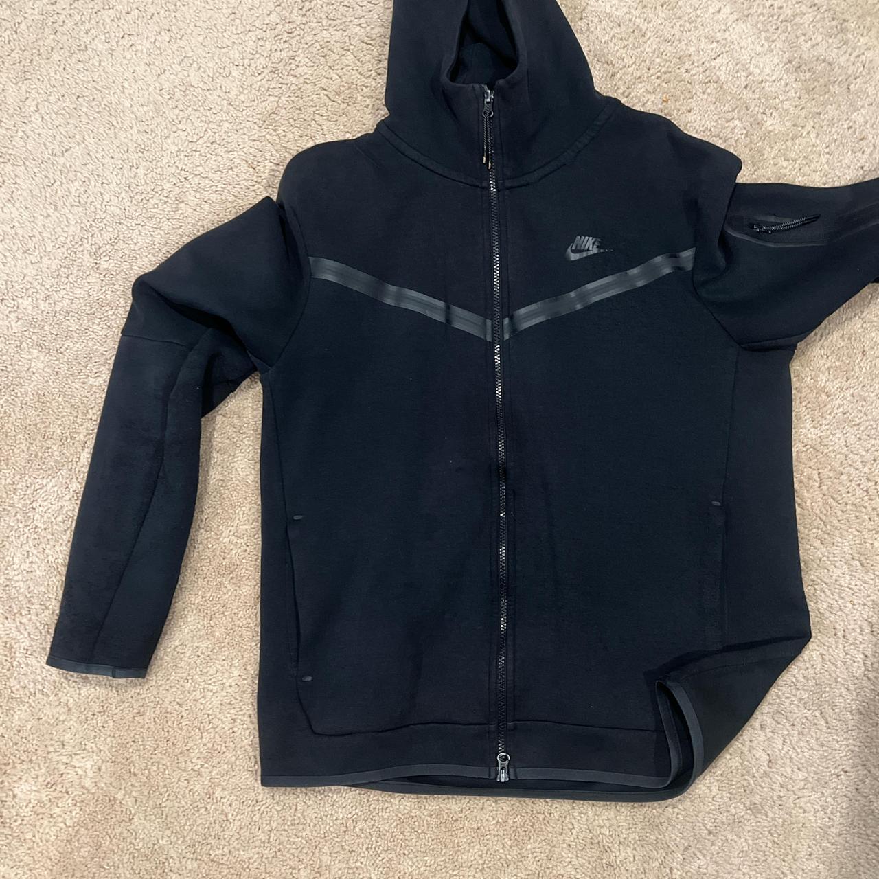 Black nike tech worn a litle but good condition minda - Depop