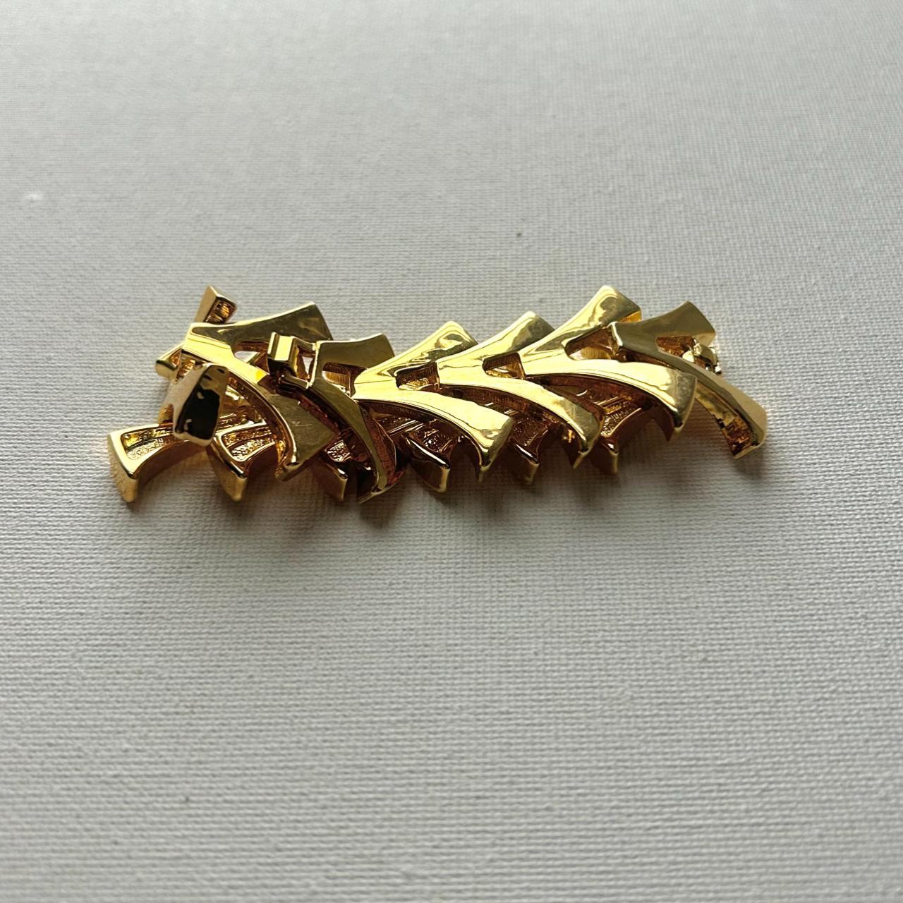 Vintage Flexible Gold V Link Chain Bracelet Made by... | Depop