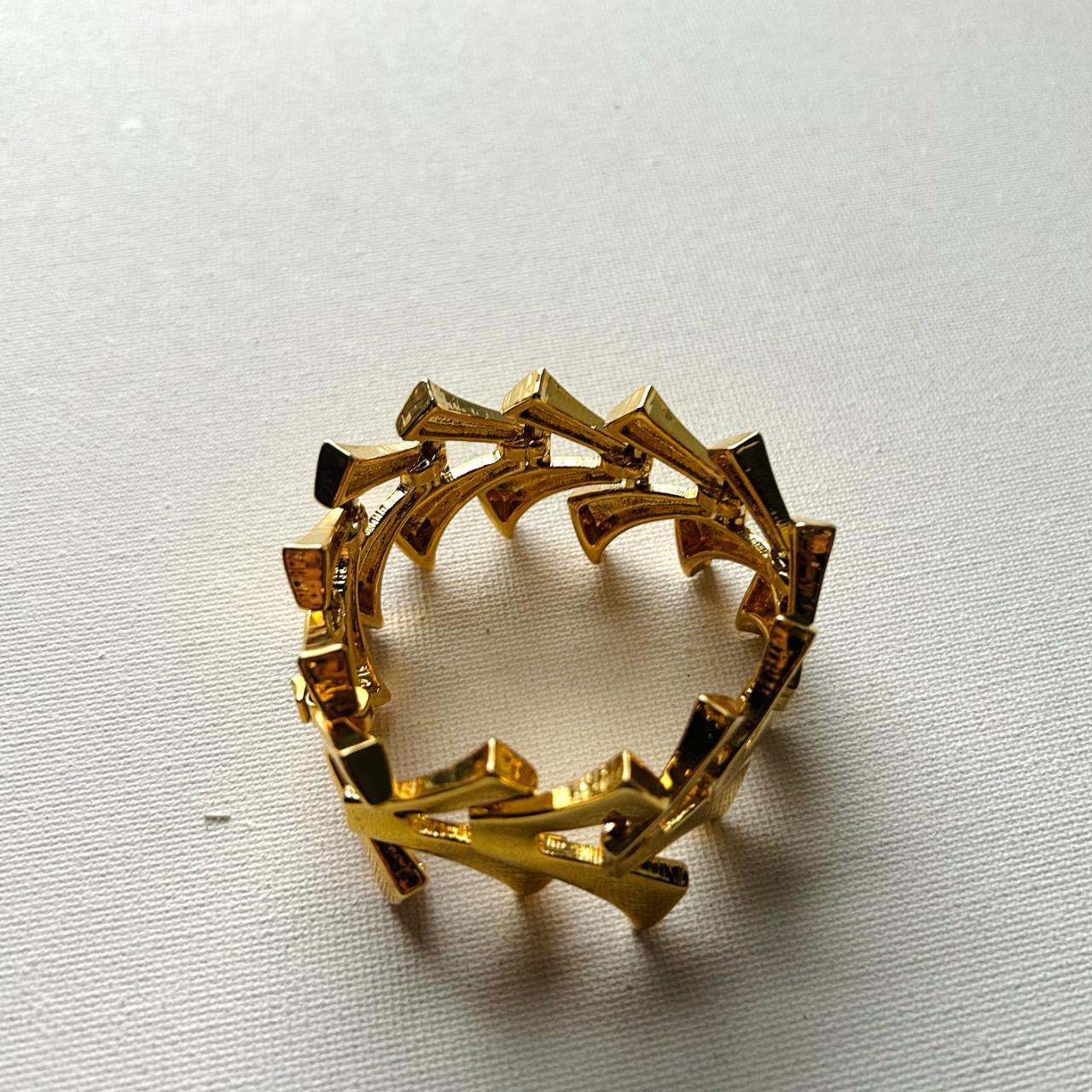 Vintage Flexible Gold V Link Chain Bracelet Made by... | Depop