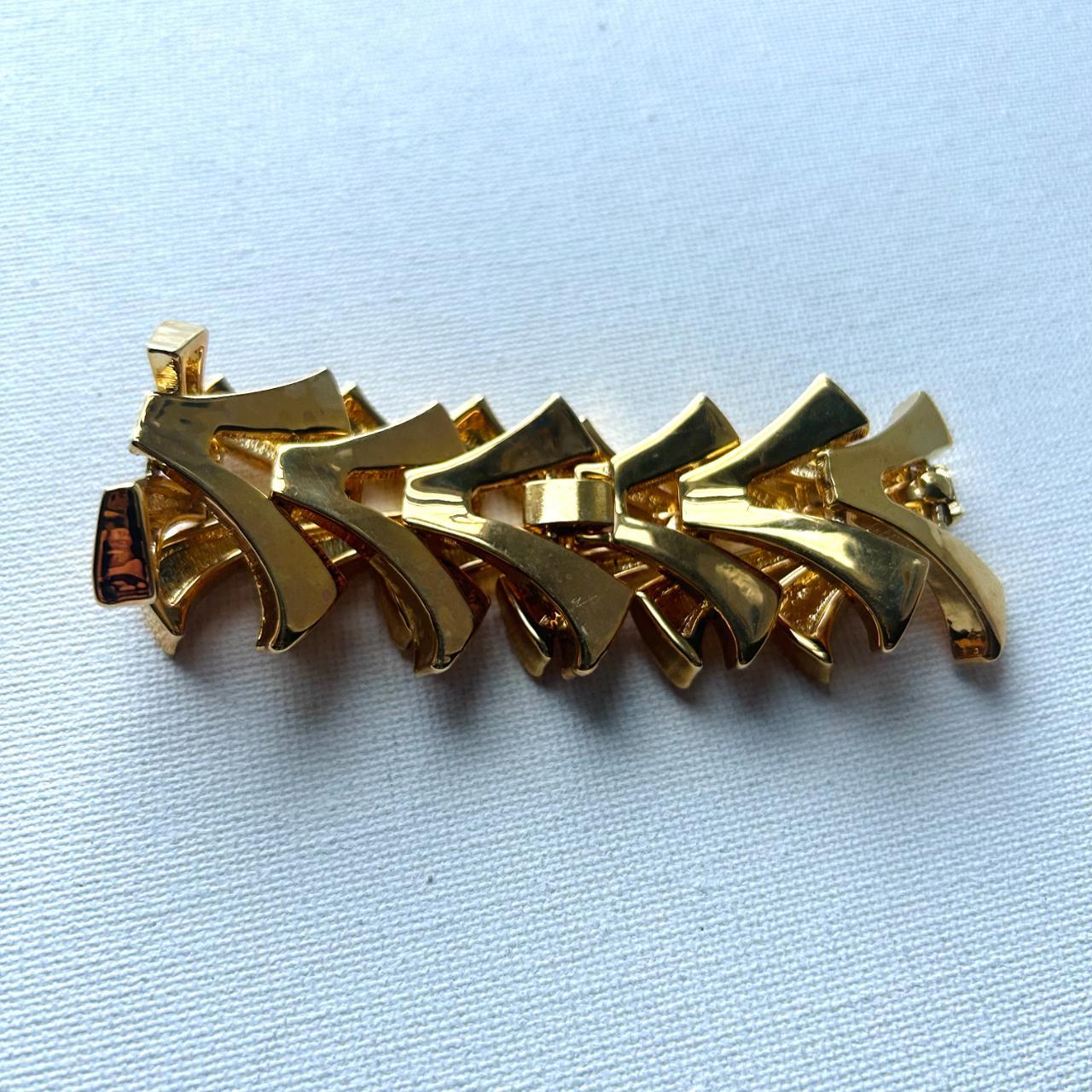 Vintage Flexible Gold V Link Chain Bracelet Made by... | Depop