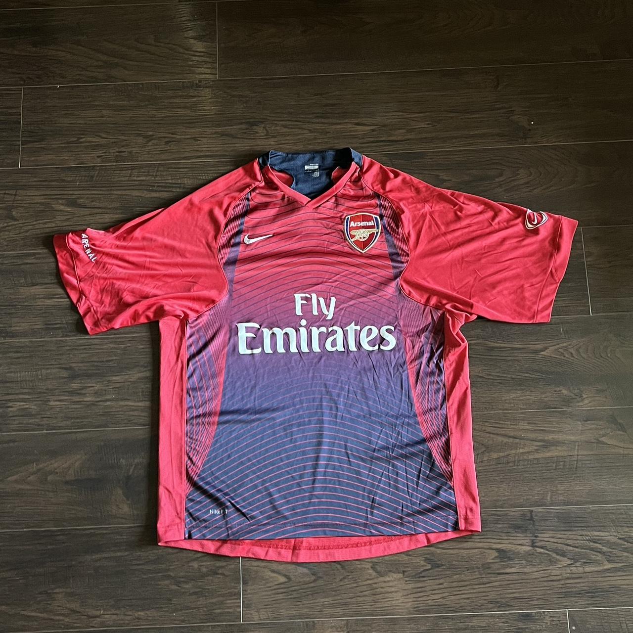 Early 2000’s arsenal kit Size M no flaws - Depop