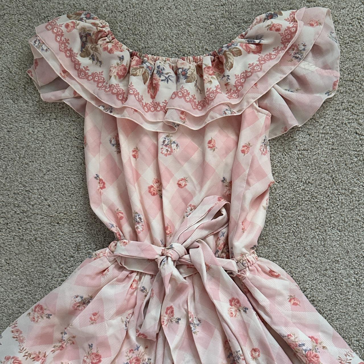 Cute spring floral dress that can be worn off the... - Depop