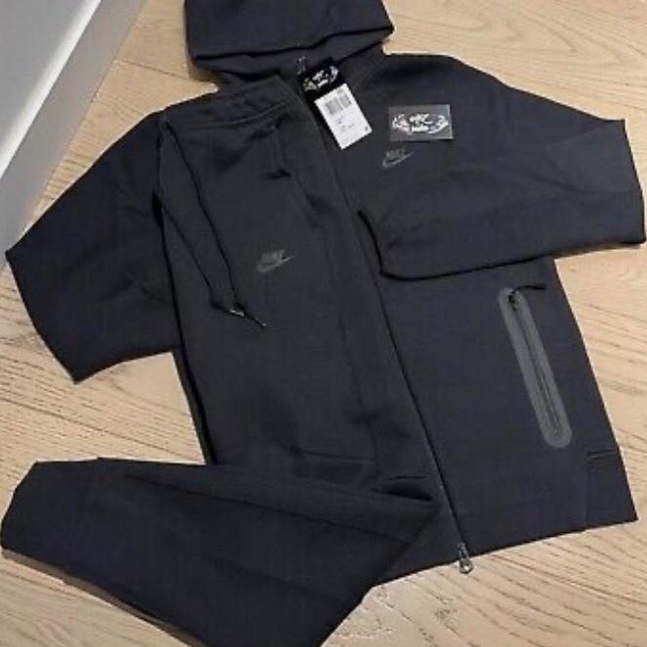 Nike tech Black Medium - Depop