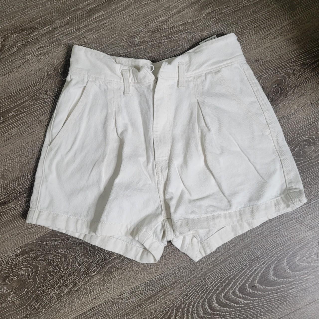Levi's Women's Cream Shorts | Depop