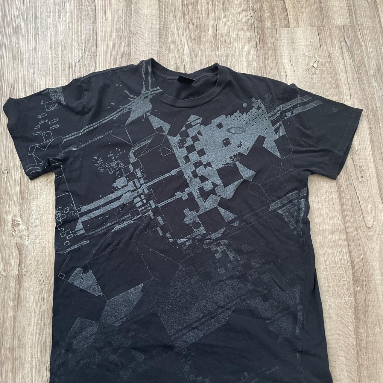 Oakley Men's Black and Grey T-shirt | Depop