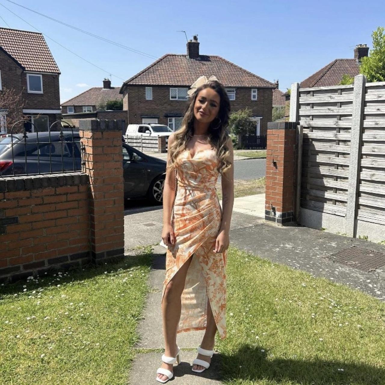 floral races dress, worn once - Depop