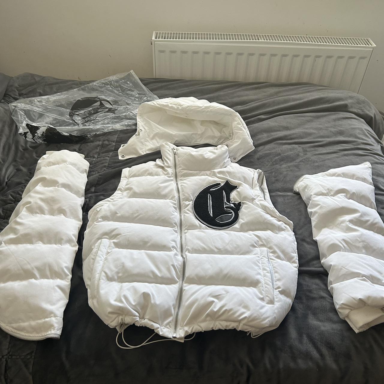 White corvidae Puffer in Good condition, with... - Depop