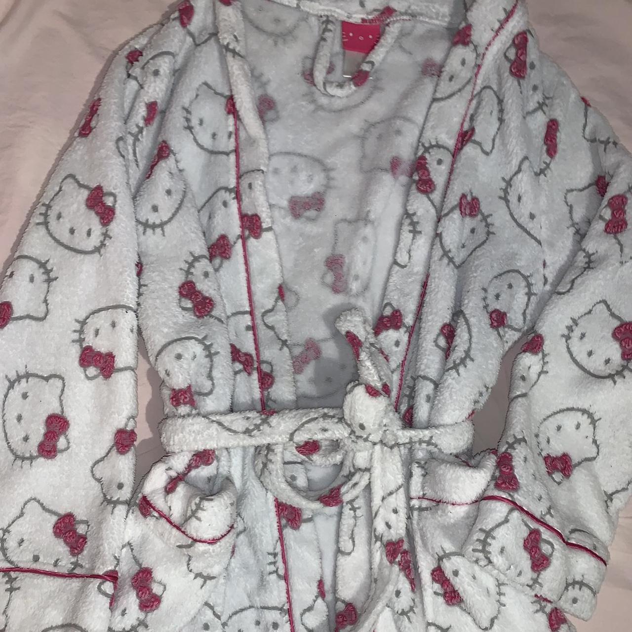 Hello Kitty fuzzy robe Size : xs/s - Depop