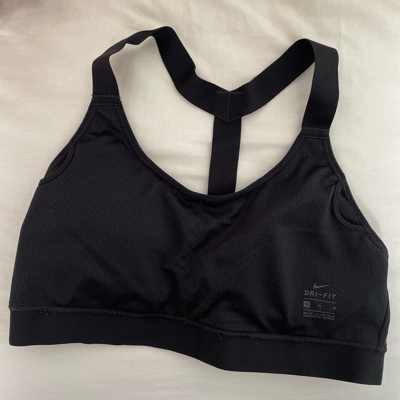 Nike Women's Black Bra | Depop