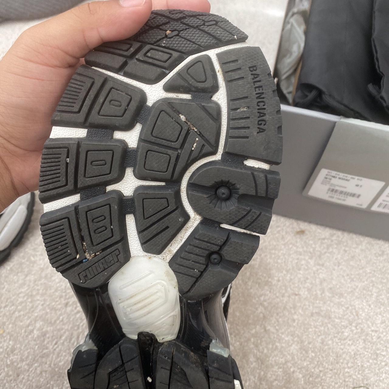 BALENCIAGA RUNNRS WHITE/BLACK FITS SIZE... - Depop