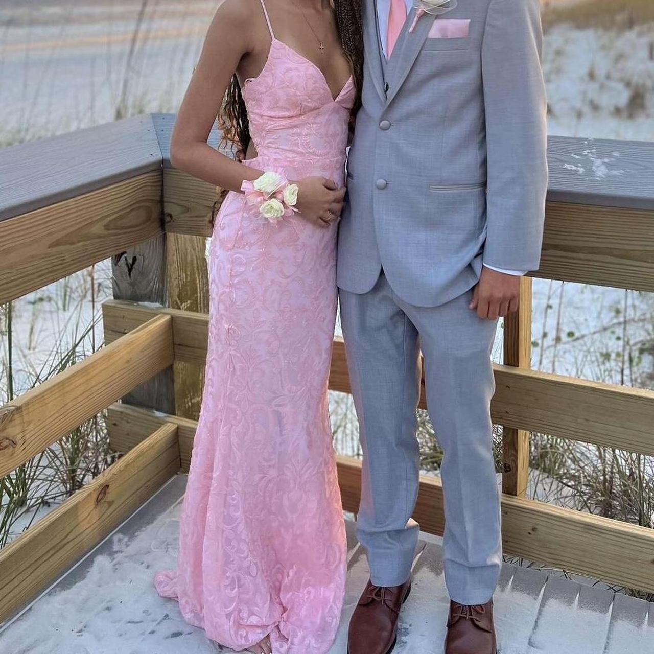 size small pink windsor prom dress has a open back - Depop