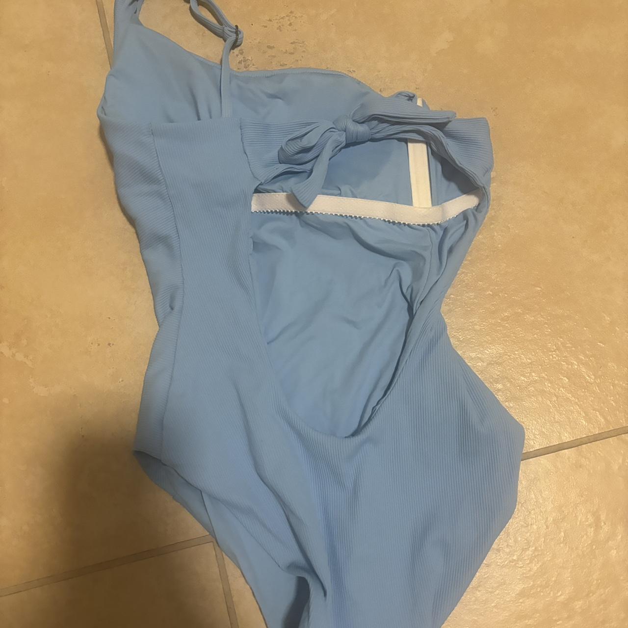 Becca one piece swimsuit Super flattering :) - Depop