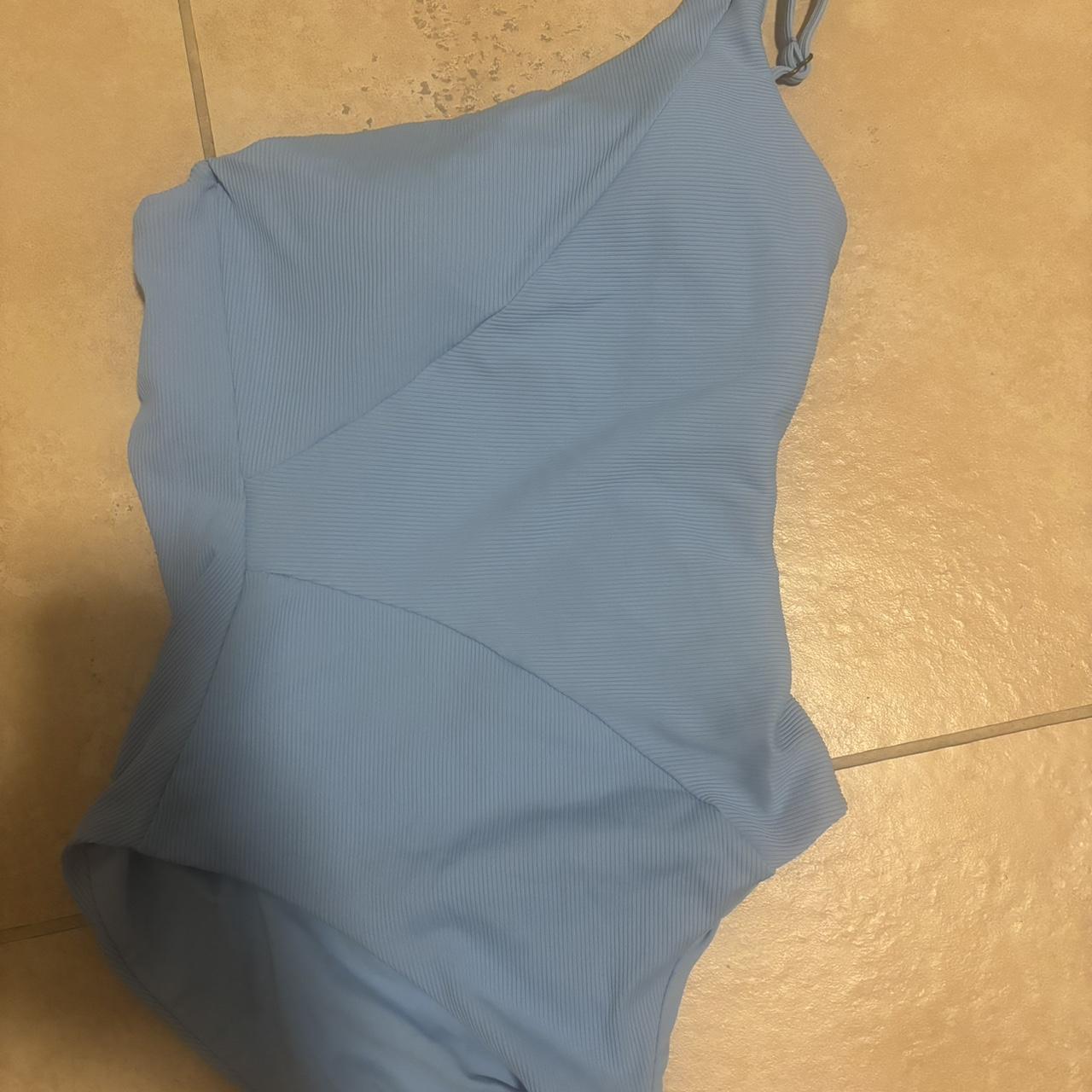 Becca one piece swimsuit Super flattering :) - Depop