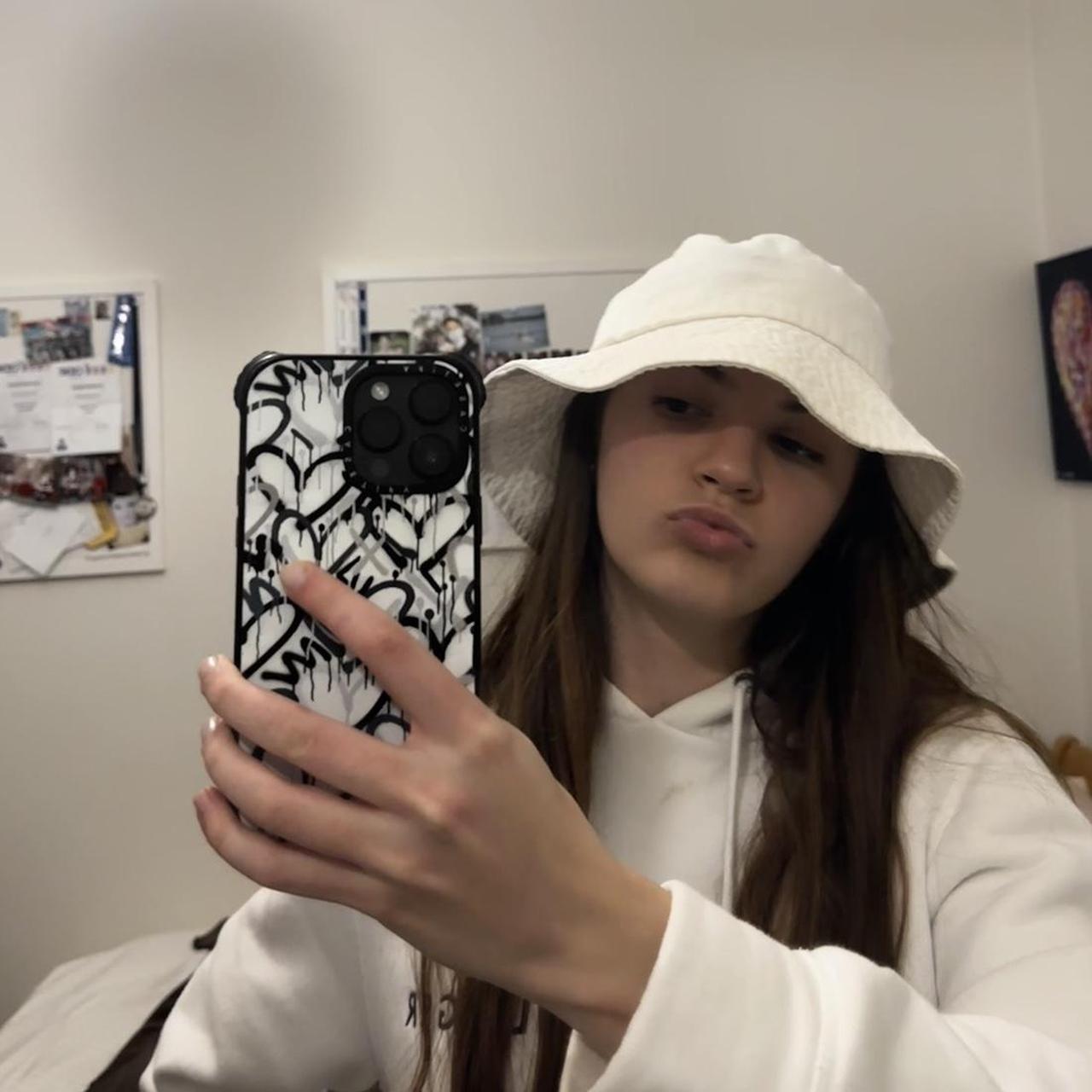 Rubi white bucket hat - Depop