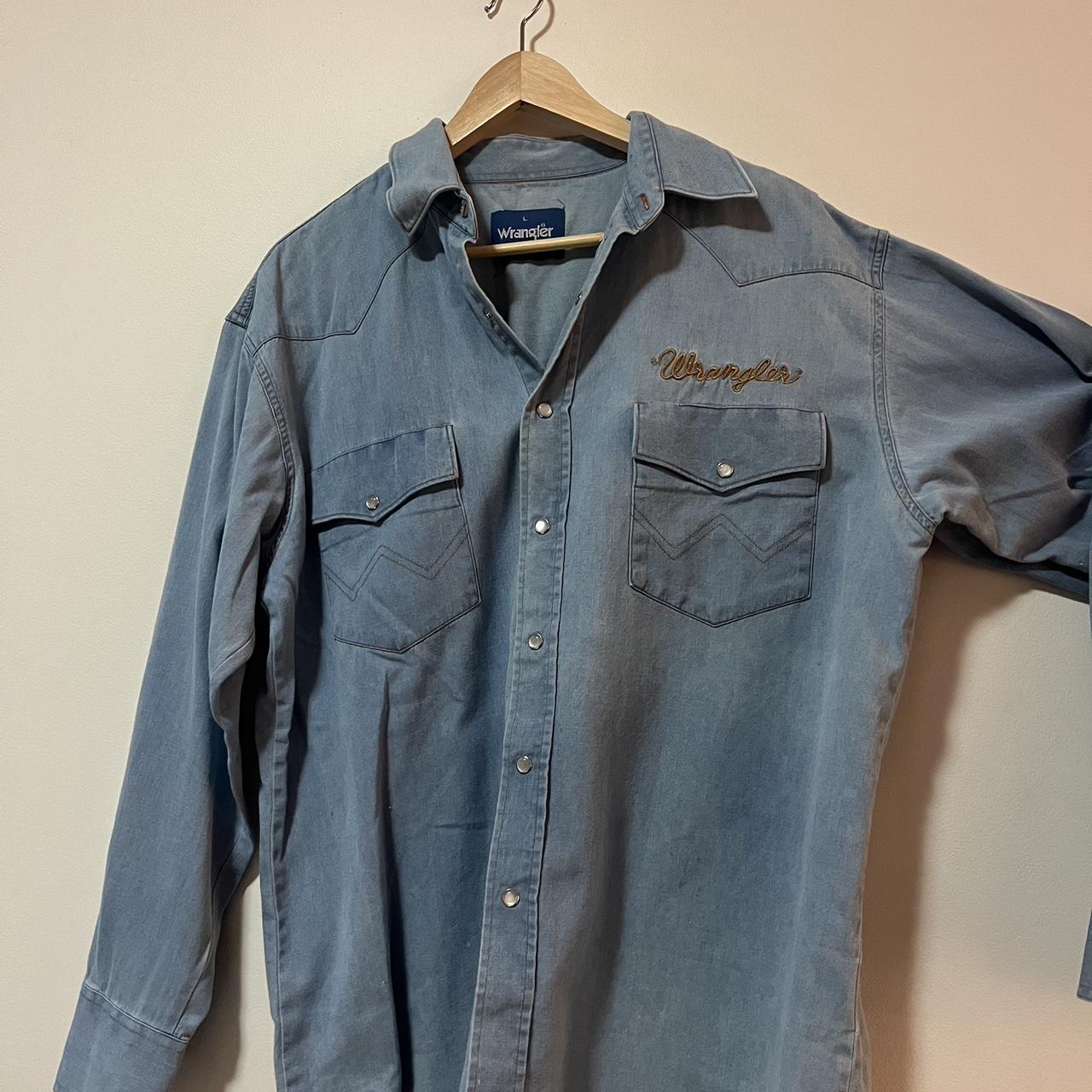 VINTAGE WRANGLER BUTTON UP Great condition no flaws... - Depop