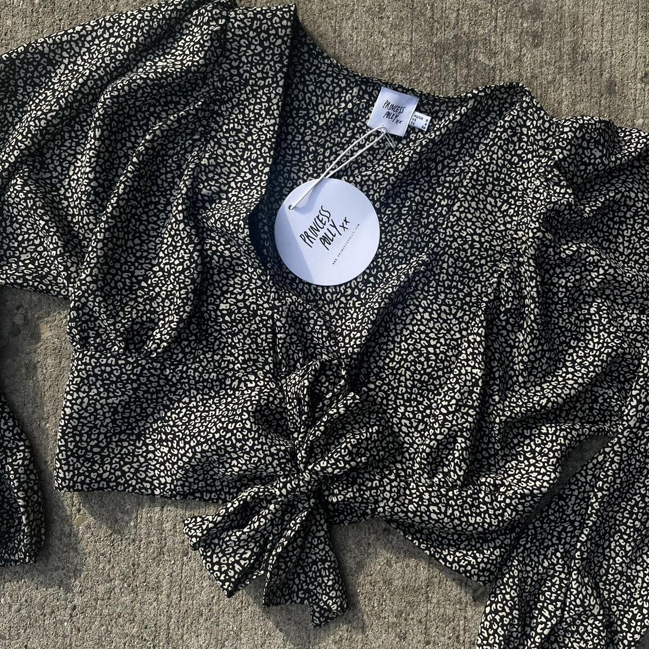 NWT Princess Polly tie top blouse size 4 - Depop