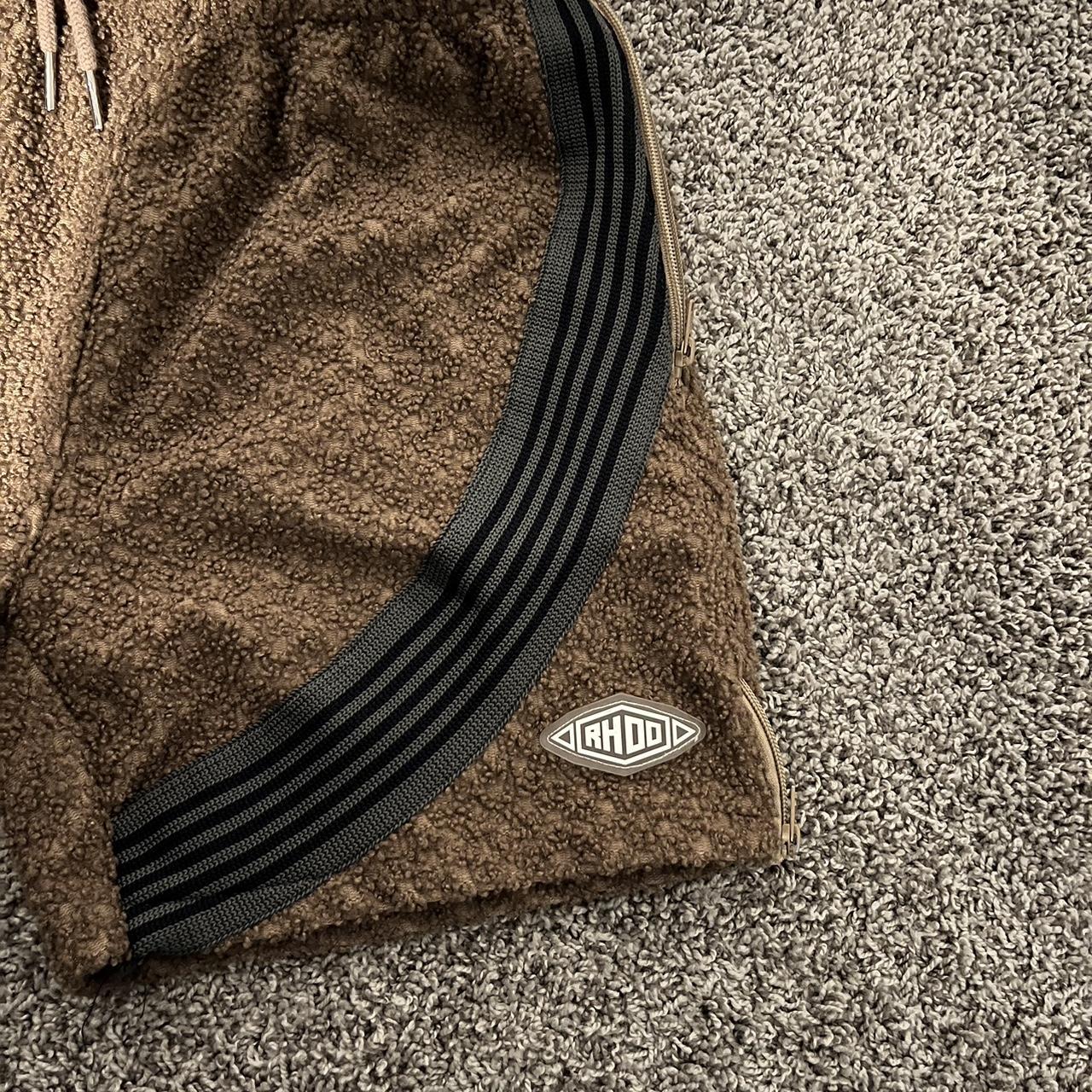 rhdd the gv gallery x hmdd brown short #hmdd... - Depop