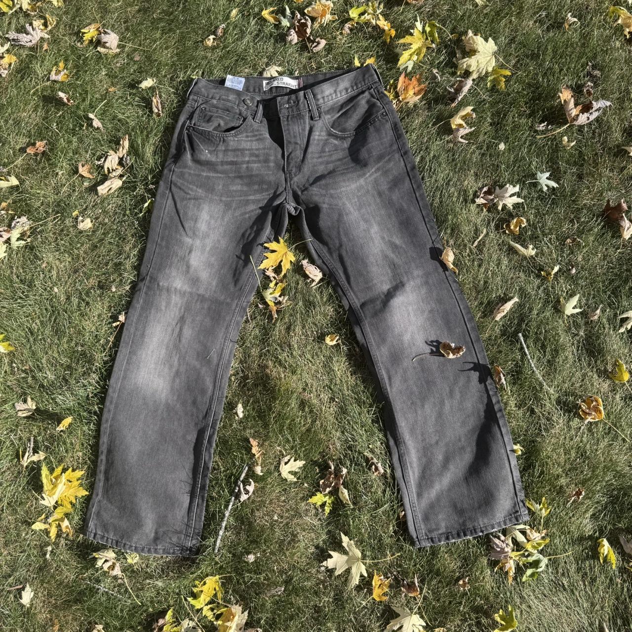 Levi’s Grey straight leg jeans with a relaxed fit 🖤🪽 - Depop