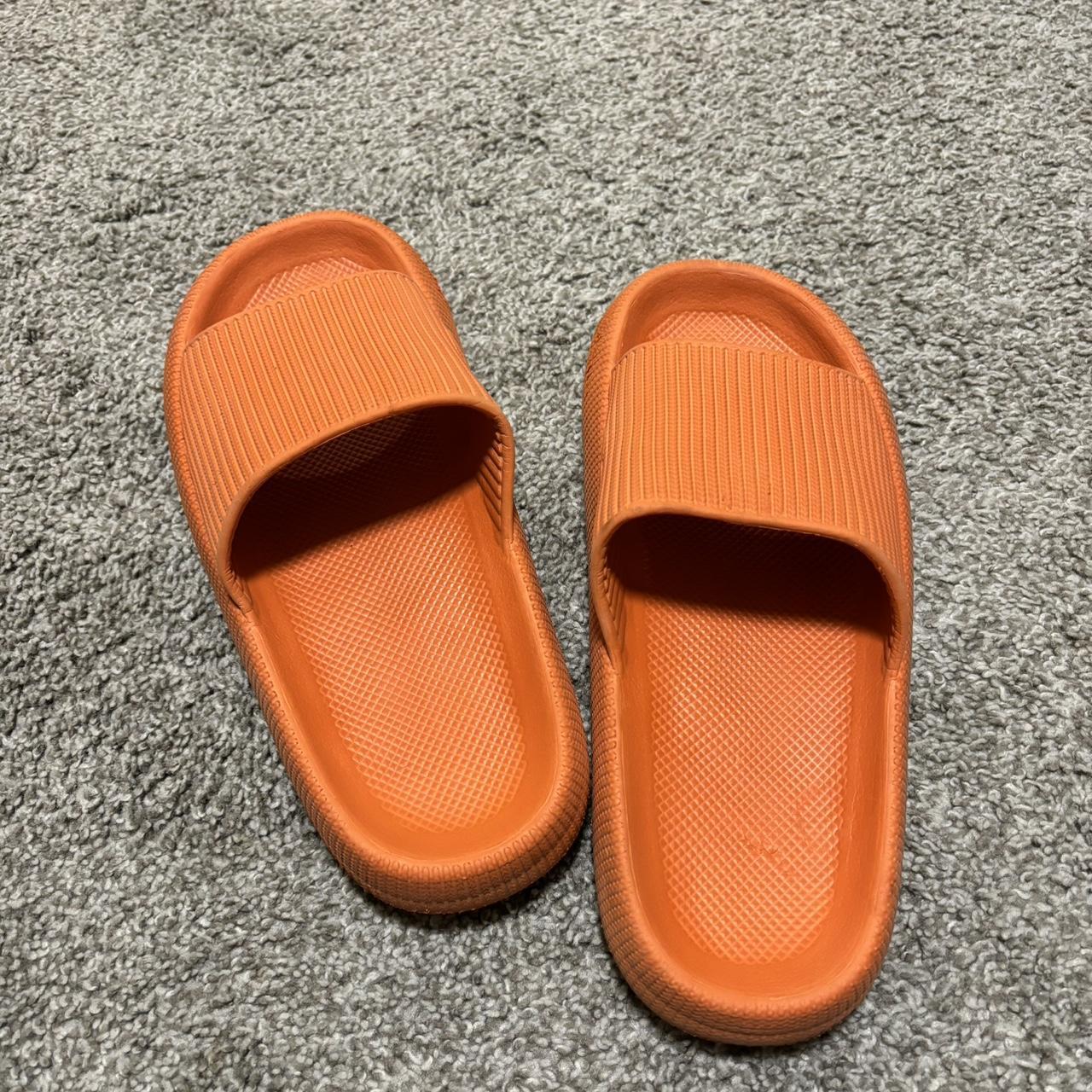 Women’s size 9 slides but they’re big on me! - Depop