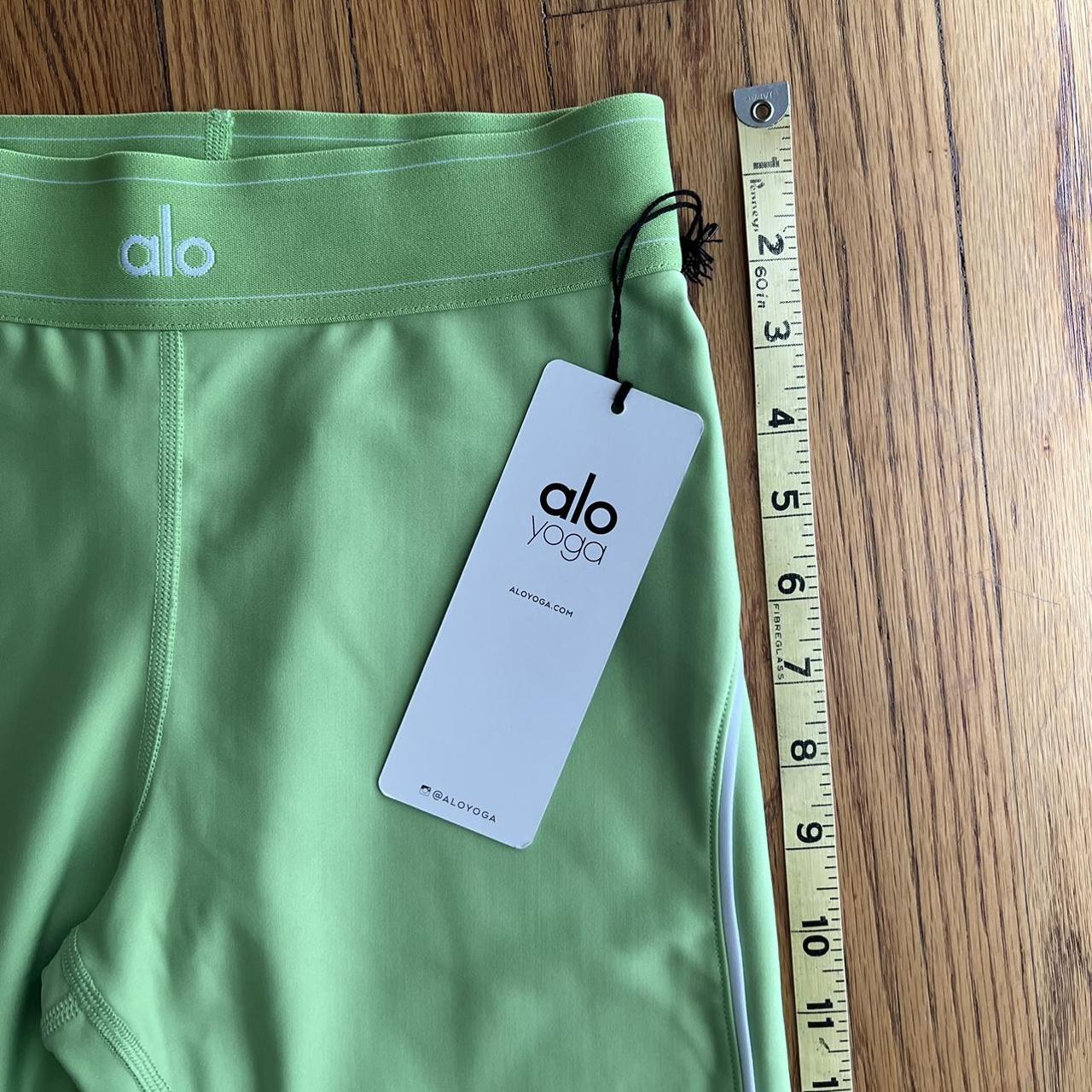 Alo Yoga Women's Green Leggings | Depop
