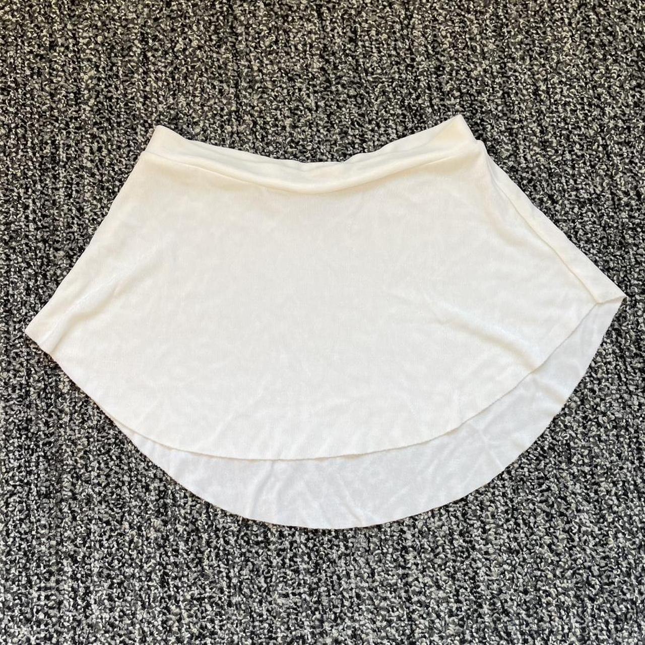 XS white bullet pointe ballet skirt | Depop