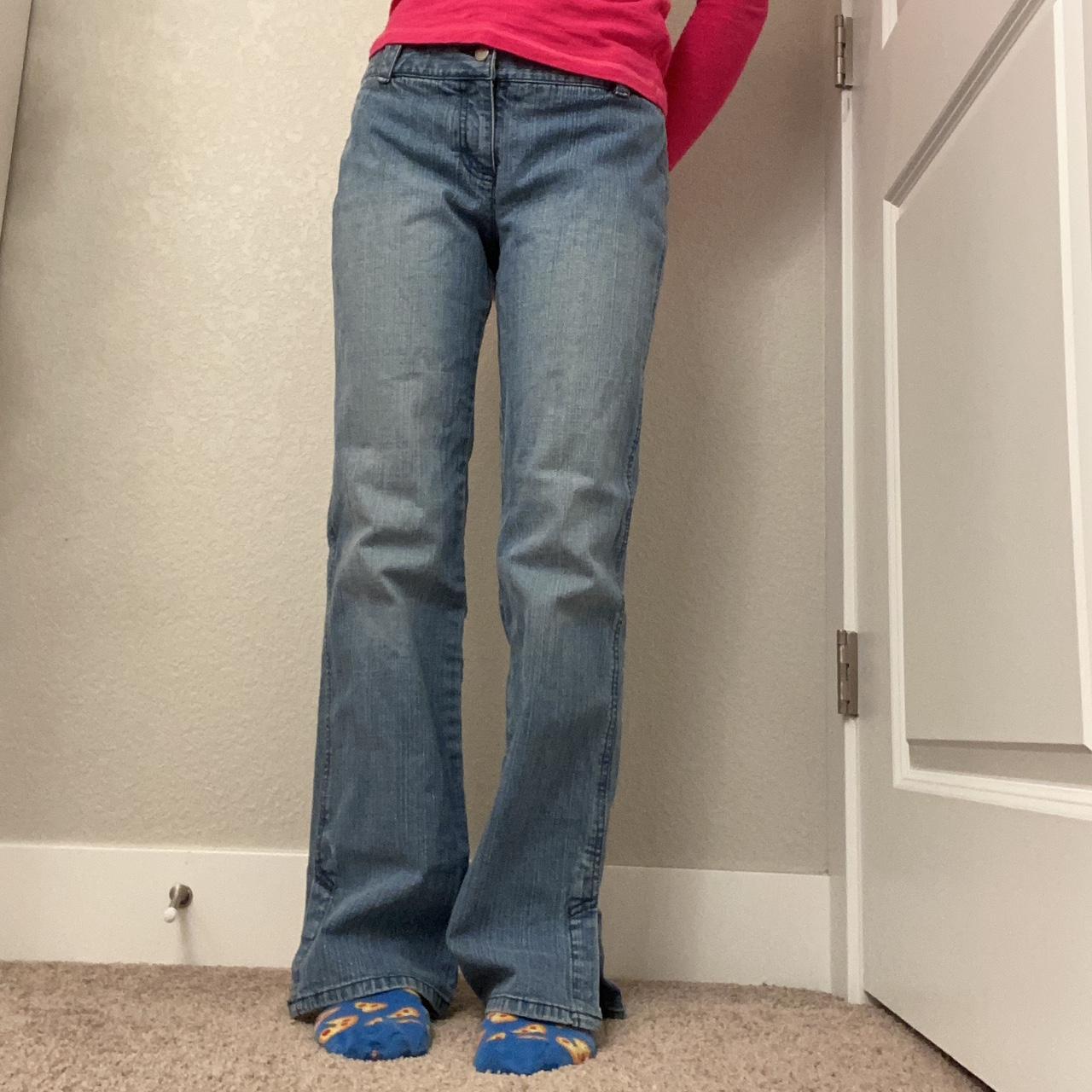 Super cute low rise jeans! Beautiful wash, very rory... - Depop