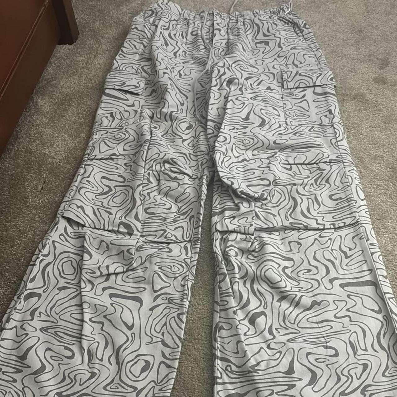 Super cute patterned cargo pants, pants tie at the... - Depop
