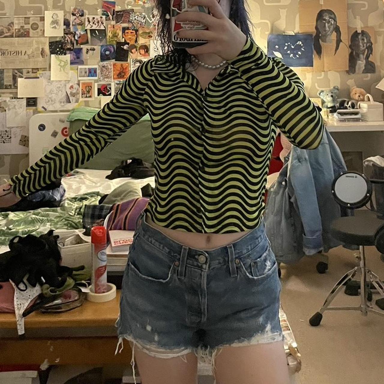 really cool optical illusion collusion cropped shirt... - Depop