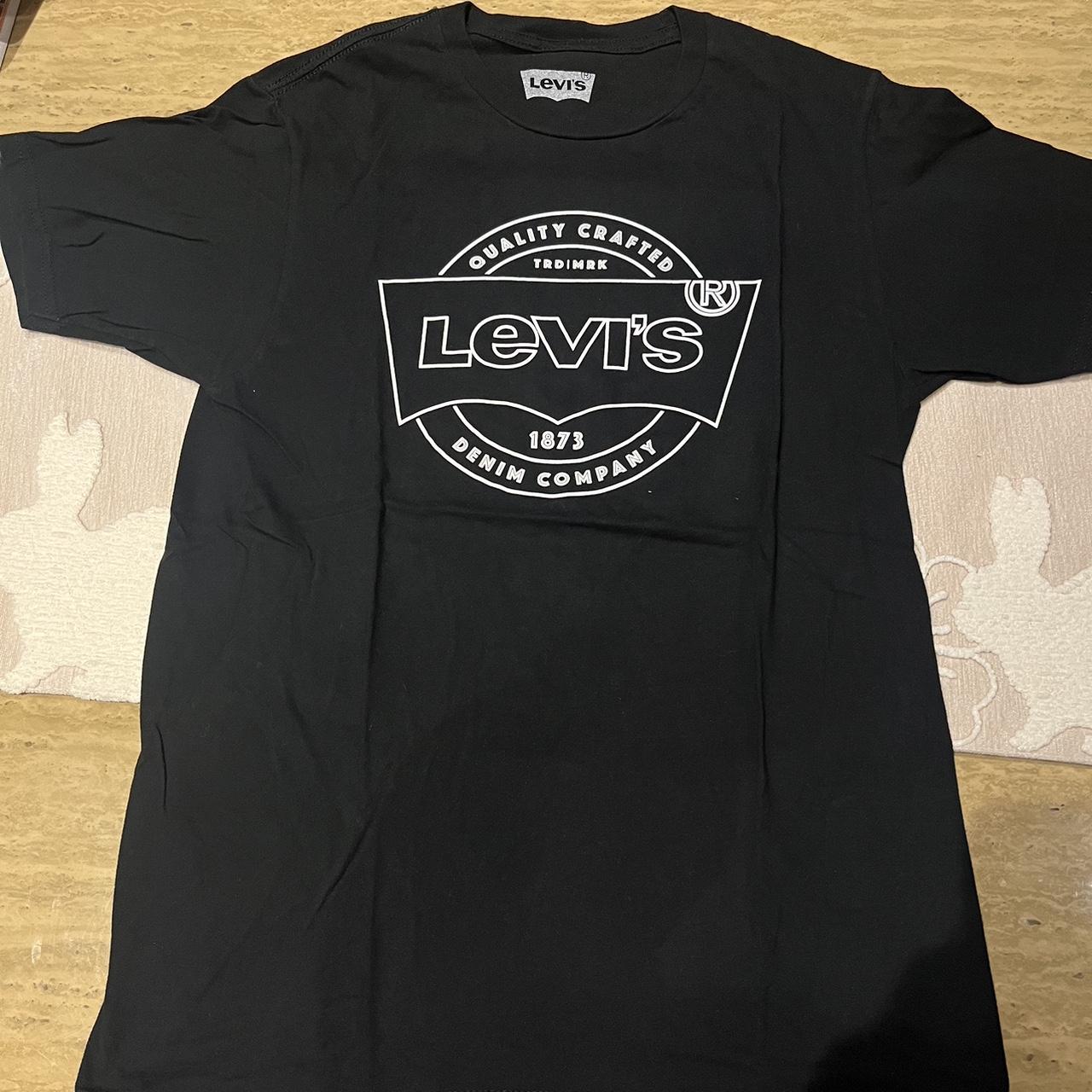 Levi’s T-Shirt Black Color #levis #levisshirts... - Depop